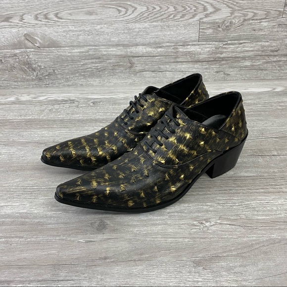 wolf valley | Shoes | Nwt Wolf Valley Pointtoe Gold Embossed Black ...